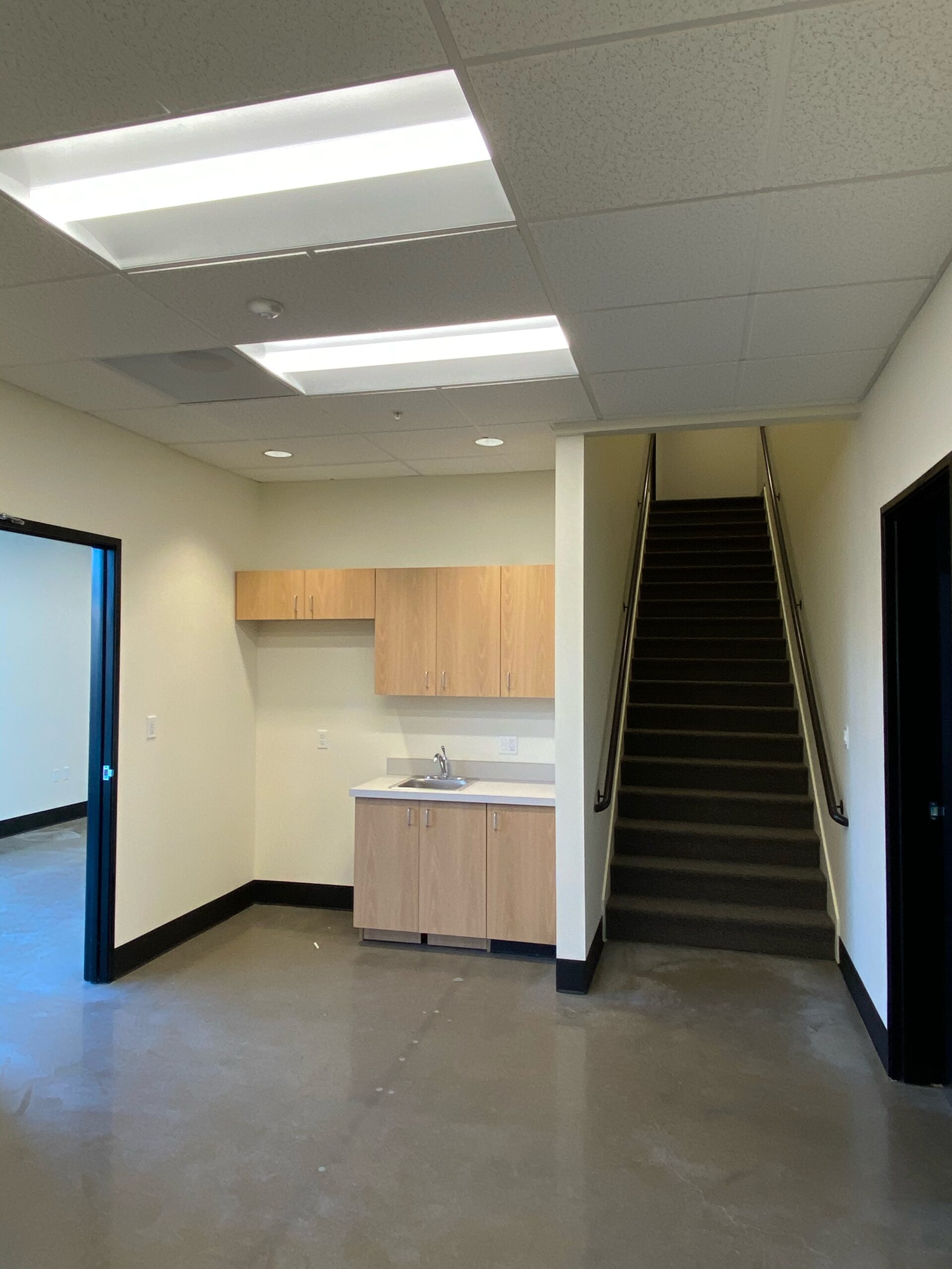 12,016 sq. feet warehouse in Tualatin, OR (leased) – Industrial Warehouses